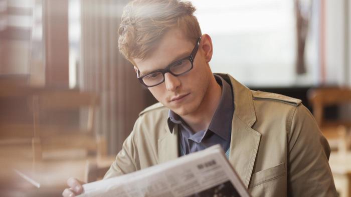 What Is The Difference Between Print Media And Electronic Media 